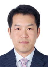 Fundamental study of microvortices evolution in square microcavities ...